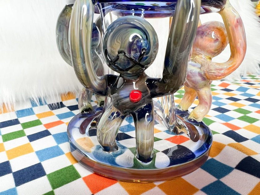 Cheech Alien Lifting The King Dab Rig | Cheech Space Bongs