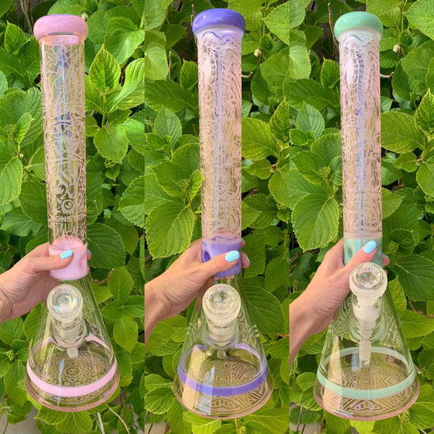 Get Your Hands on an Adorable 18 Inch Sandblasted Bong|StayLit Design