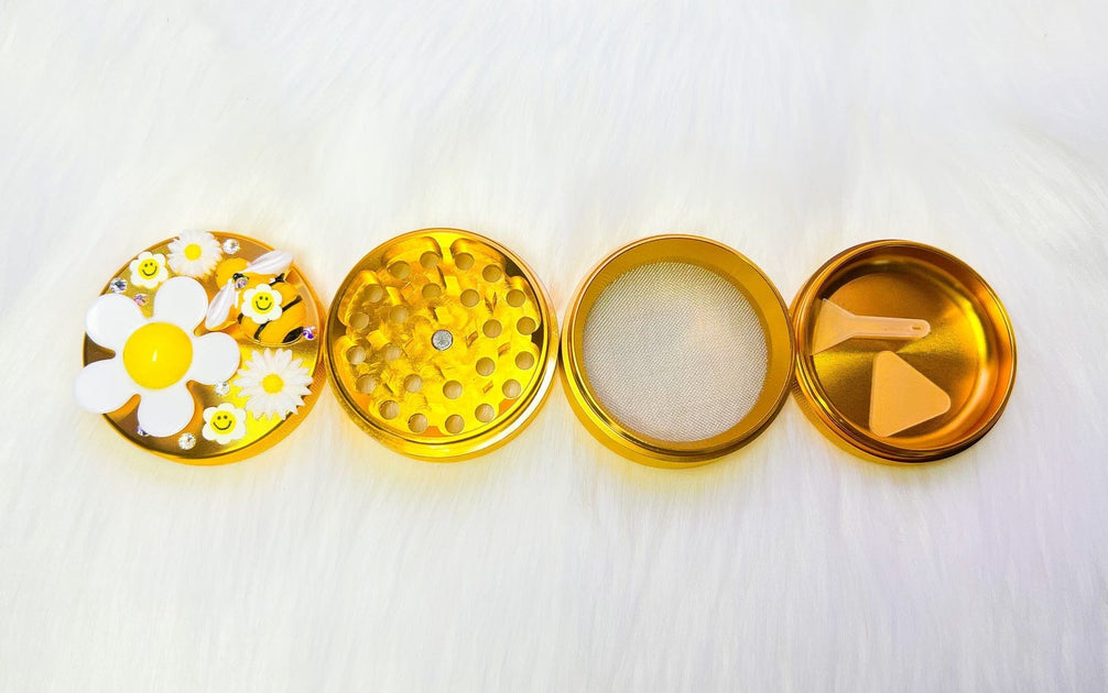 Gold Bee Daisy Crystal Grinder | 4-Piece Grinder 🐝 StayLit Design